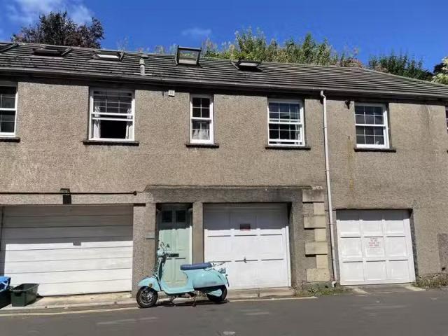 Just in! 2 BA 2 bedroom flat for rent in Cornwallis Crescent C.