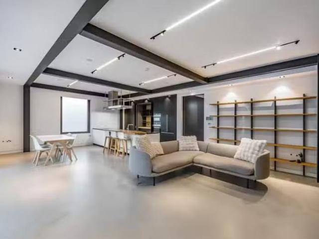 Rental! 2 BA 2 bedroom flat for rent in Curtain Road, Shoredit.