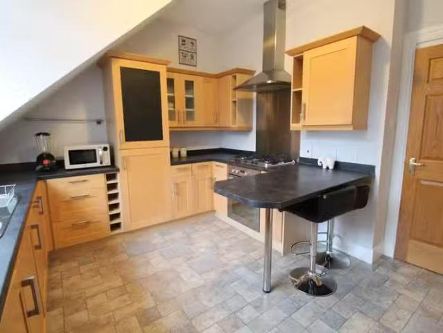 Unique 2 BA 2 bedroom flat for rent in Ashvale Place, Top Floo.