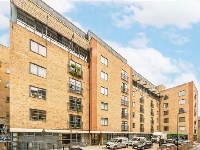 Just in! 2 BA 2 bedroom flat for rent in Bateman's Row, Shored.