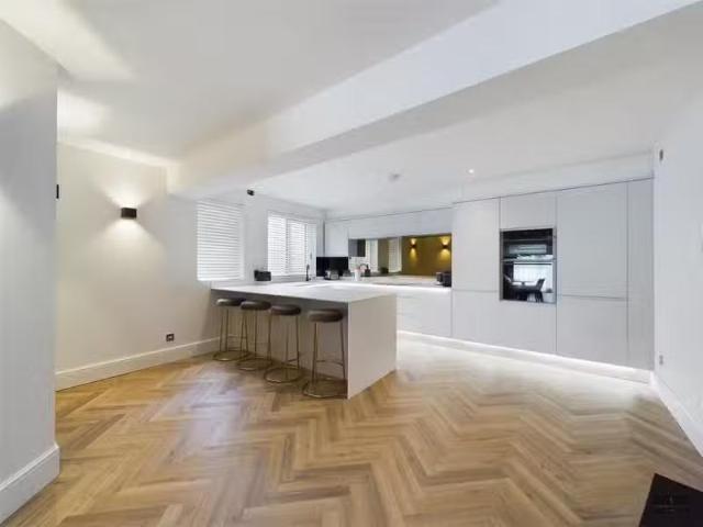 Nice 2 BA 2 bedroom flat for rent in Fore Street, Exeter, EX4