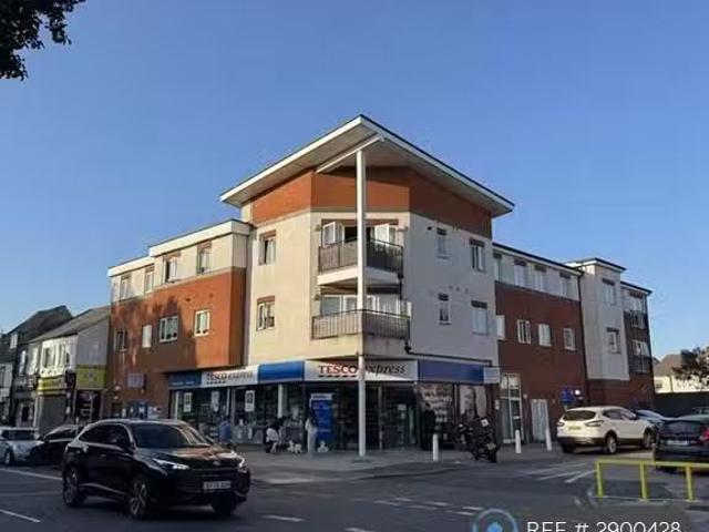 Charming 2 BA 2 bedroom flat for rent in High Street, Waltham.