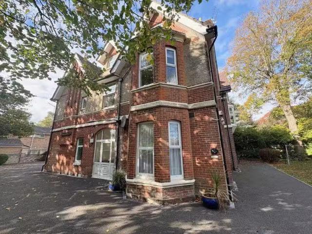 New 2 BA 2 bedroom flat for rent in MILTON ROAD, Charminster.