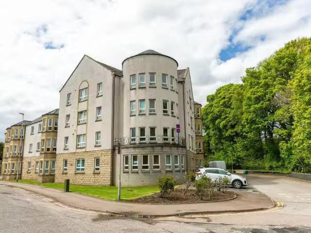 Cozy 2 BA 2 bedroom flat for rent in North Deeside Road, Cults.