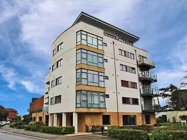 For Rent! 2 BA 2 bedroom flat for rent in Sea Road, BH5