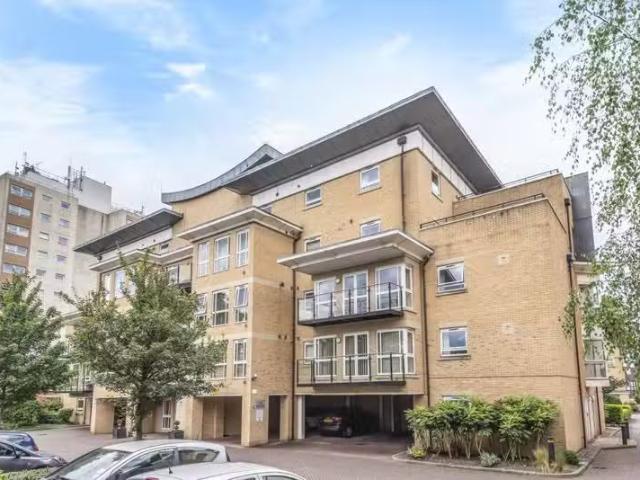 Cheap 2 BA 2 bedroom flat for rent in Sparkes Close Bromley BR2