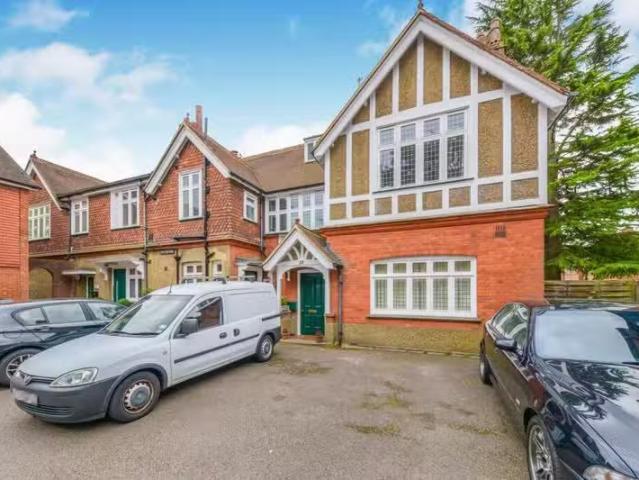 Nice 2 BA 2 bedroom flat for rent in Wickwood Court, Sandpit L.