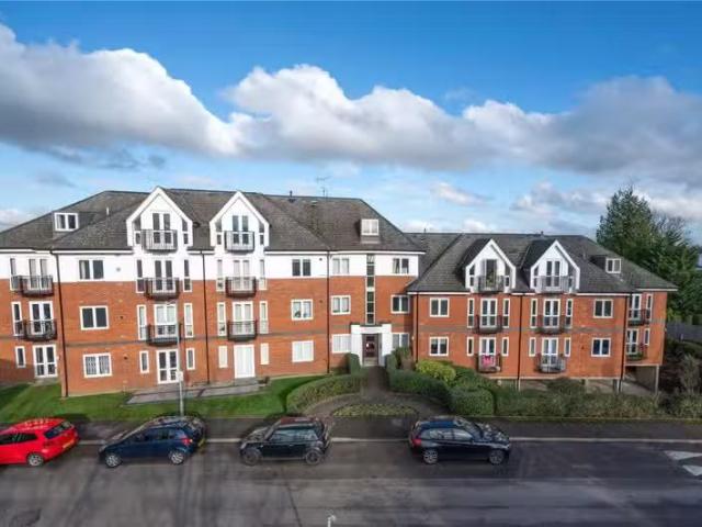 Rental! 2 BA 2 bedroom flat for rent in Windsor Court, Park Vi.