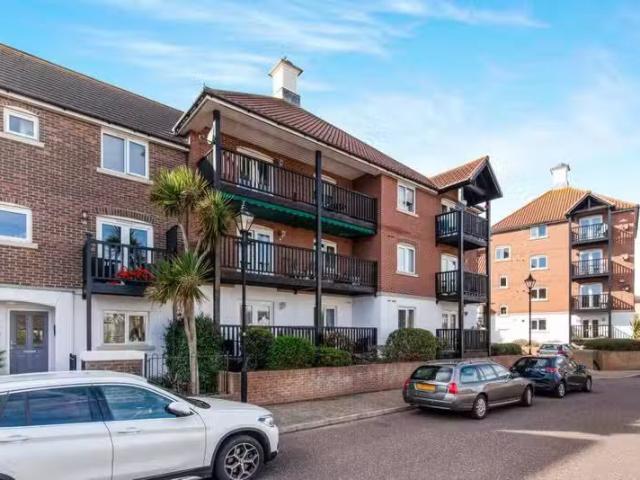 Cozy 2 BA 2 bedroom flat for rent in Windward Quay, South Harb.