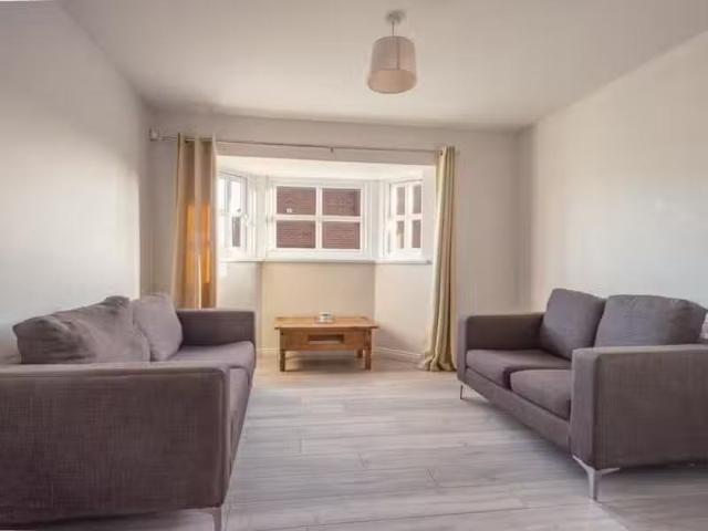 Rental! 2 BA 2 bedroom flat for rent in Taylor Court, Carrvill.