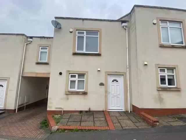 Deal! 2 BA 2 bedroom house for rent in Alma Place, Bedminster.