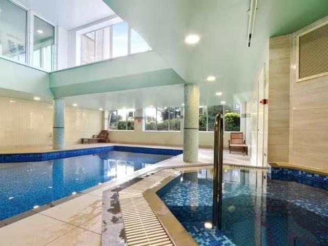 Cheap 2 BA 2 bedroom property to let in St. Davids Square, Lon.