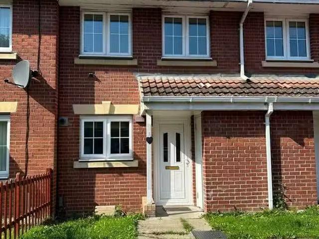 Nice 2 BA 2 bedroom terraced house for rent in Woodlea Grove.