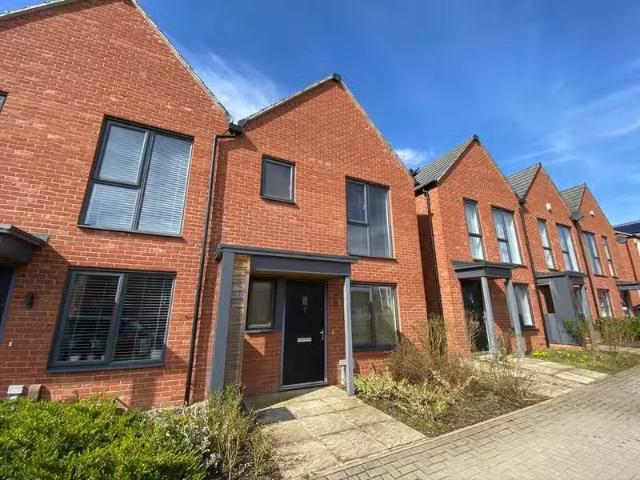 Deal! 2 BA 2 bedroom town house for rent in Prince Edward Driv.