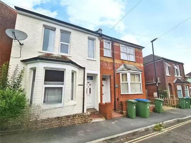 Deal! 2 BA 4 bedroom Mid Terrace House to rent, Mordaunt Road.