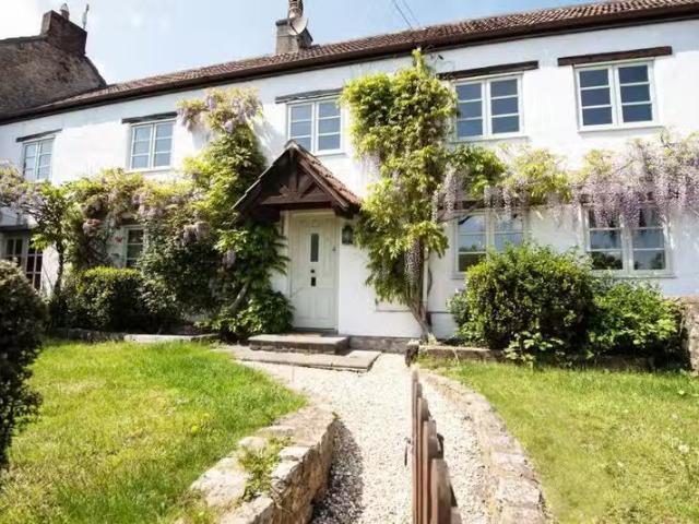 Cozy 2 BA 4 bedroom country house for rent in Great Elm, BA11