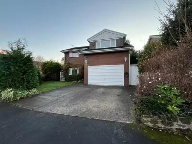 Cozy 2 BA 4 bedroom detached house for rent in Brimstage Close.