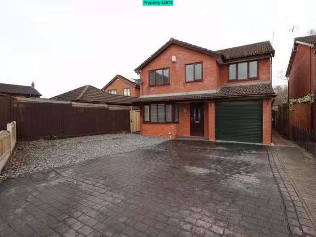 Just in! 2 BA 4 bedroom detached house for rent in Charlcote C.
