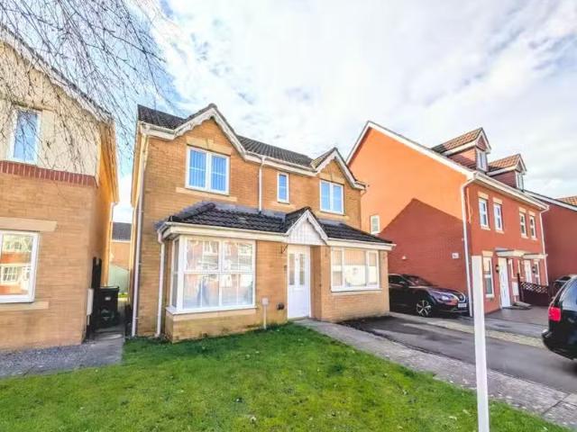 Just in! 2 BA 4 bedroom detached house for rent in Clos Spring.