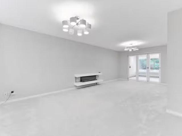 For Rent! 2 BA 4 bedroom detached house for rent in Croham Par.