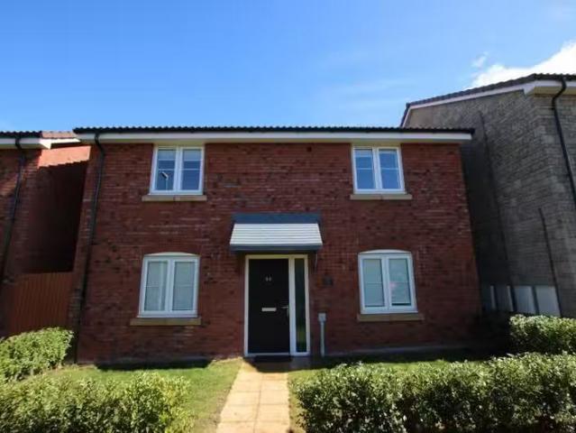 For Rent! 2 BA 4 bedroom detached house for rent in Shrub Leaz.