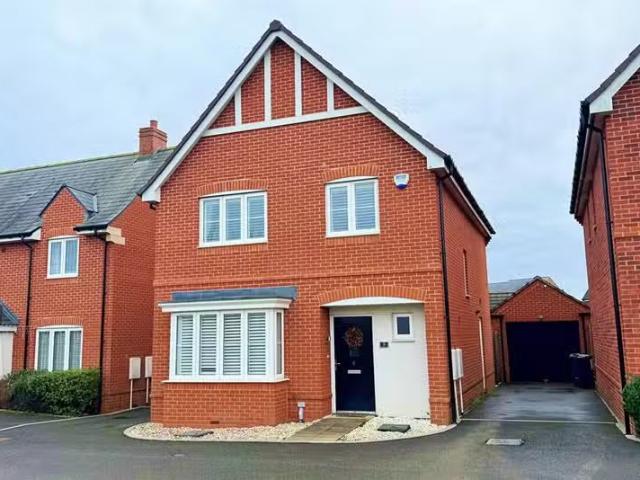 Cozy 2 BA 4 bedroom detached house for rent in Wimborne, BH21
