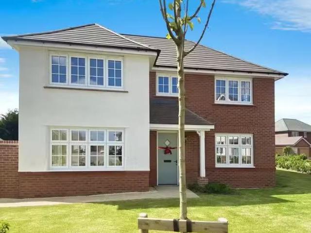 Cozy 2 BA 4 bedroom Detached House to rent, Hadrian Way, Nunea.
