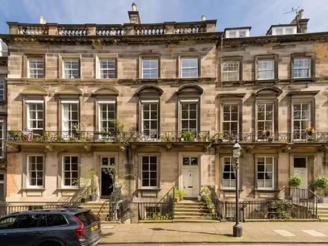 Cozy 2 BA 4 bedroom flat for rent in 6/1 Clarendon Crescent, E.