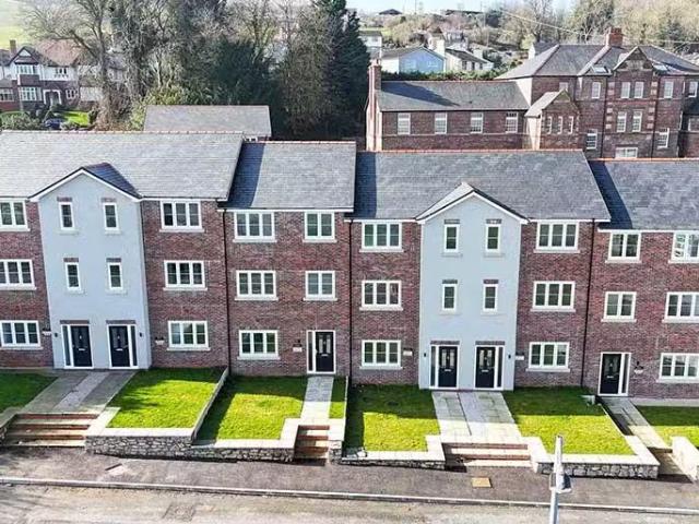 Deal! 2 BA 4 bedroom house for rent in New build, Holywell, CH8
