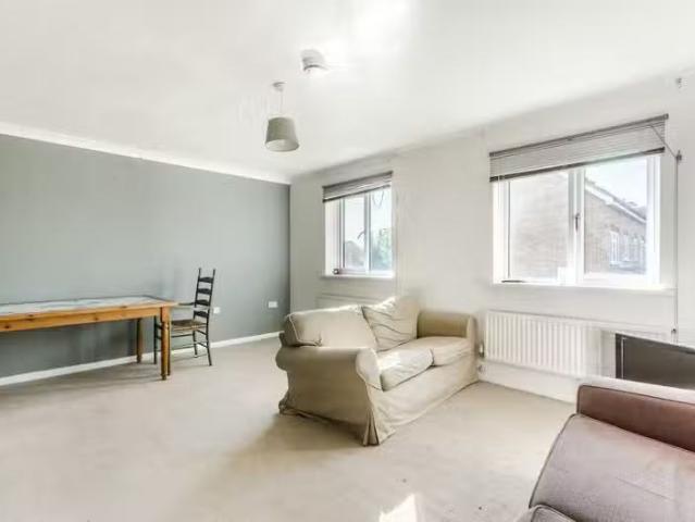Rental! 2 BA 4 bedroom house for rent in Wilkins Close, Collie.