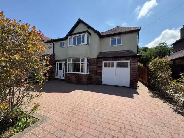 Cozy 2 BA 4 bedroom semi detached house for rent in Grace Road.