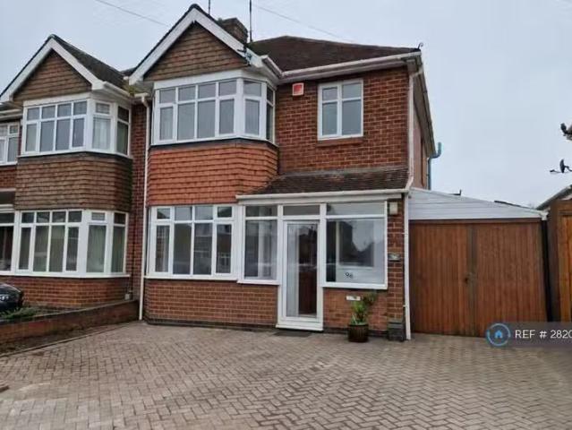 Unique 2 BA 4 bedroom semi detached house for rent in Knoll Dr.