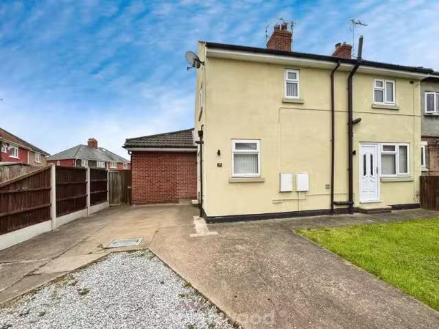 Cozy 2 BA 4 bedroom semi detached house for rent in High Hazel.