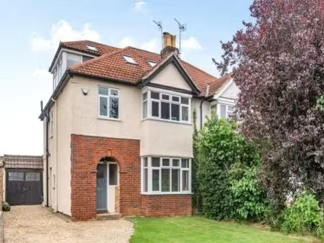 Just in! 2 BA 4 bedroom semi detached house for rent in Mead R.