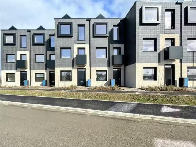 Deal! 2 BA 4 bedroom semi detached house for rent in Stirling.