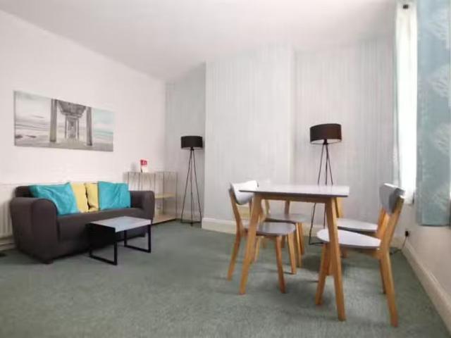 Just in! 2 BA 4 bedroom terraced house for rent in Millmead Ro.