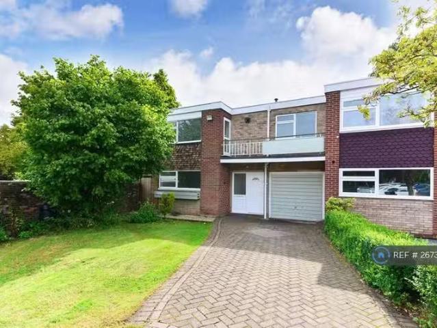For Rent! 2 BA 4 bedroom terraced house for rent in birdthorpe.