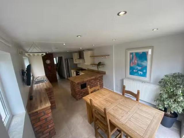 New 2 BA 4 bedroom terraced house for rent in Donald Street, R.