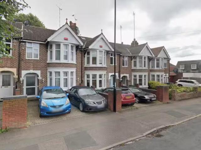 Cheap 2 BA 4 bedroom terraced house for rent in Shakespeare St.