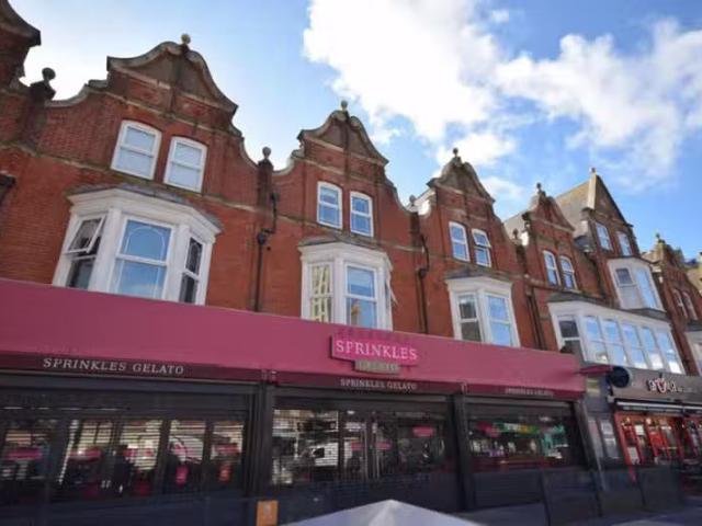 Cozy 2 BA 5 bedroom flat for rent in Holdenhurst Road, Bournem.