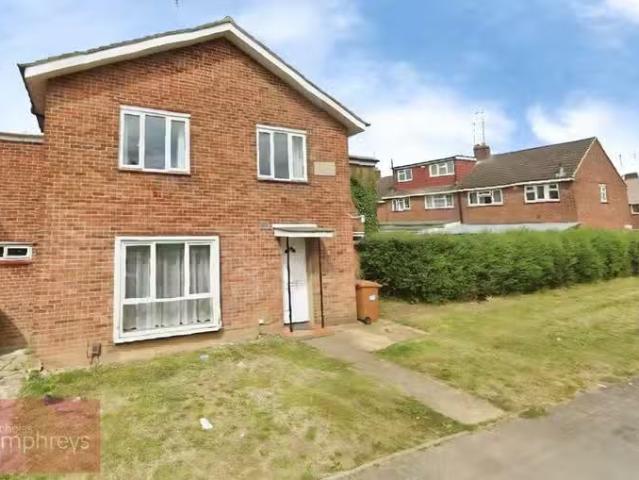 Cozy 2 BA 5 bedroom flat for rent in Meadow Croft, Hatfield, A.