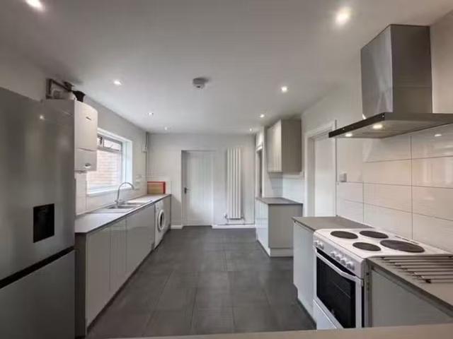 Cozy 2 BA 5 bedroom semi detached house for rent in Hawkhurst.