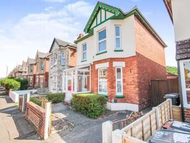 New 2 BA 6 bedroom detached house for rent in Frederica Road.