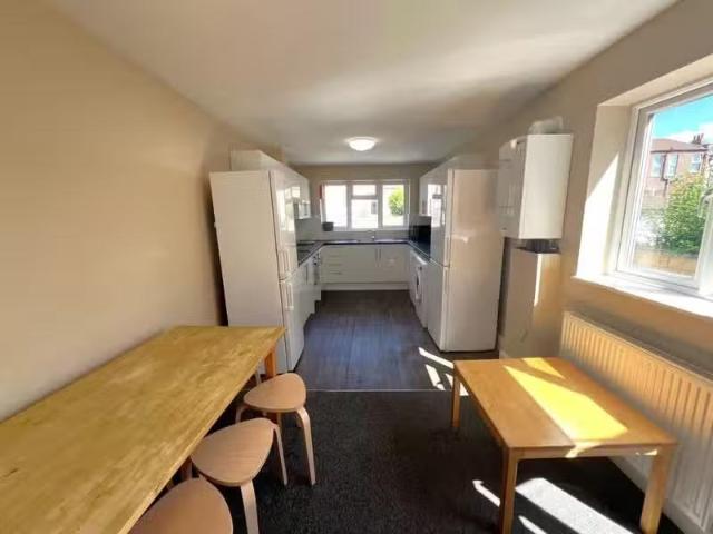 Unique 2 BA 6 bedroom house for rent in Manor Road, Bristol, BS7