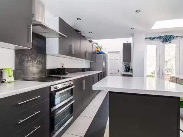 Nice 2 BA 6 bedroom house for rent in Hubert Road D, Selly O.