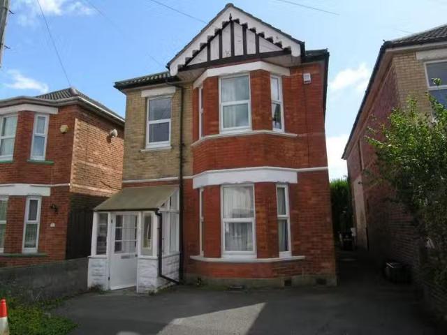 Cheap 2 BA 6 bedroom house for rent in 6 bedroom Detached Hous.