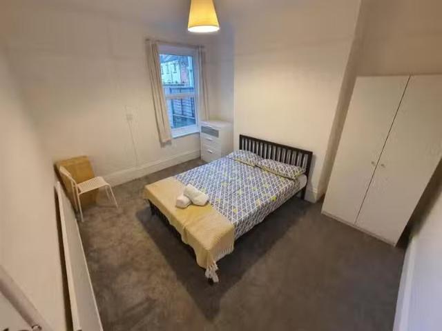 Just in! 2 BA 6 bedroom house share for rent in Lytton Road, B.