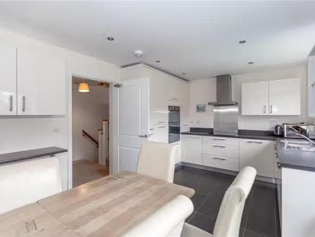 Just in! 2 BA 6 bedroom semi detached house for rent in Hatton.