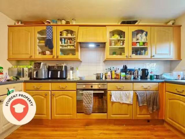 Just in! 2 BA 6 bedroom semi detached house for rent in Lancel.