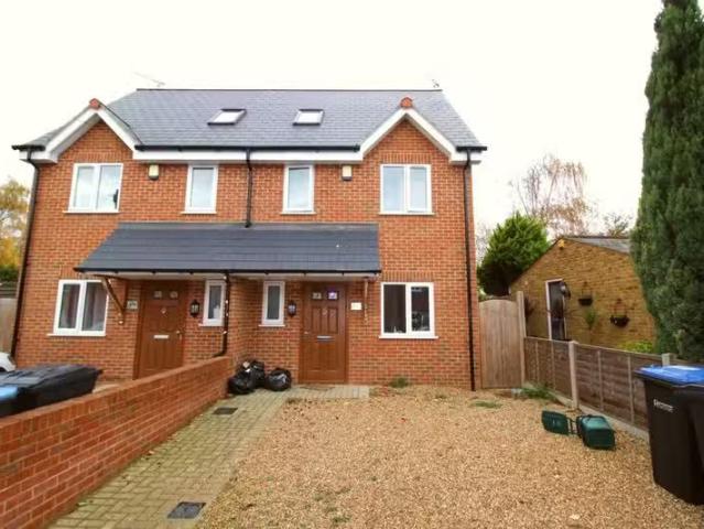 New 2 BA 6 bedroom Semi Detached House to rent, Armstrong Road.